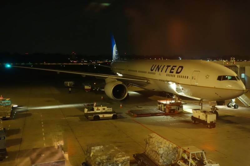 UA804 シンガポール〜成田 ファーストクラス - Fly with the wind はてな分室