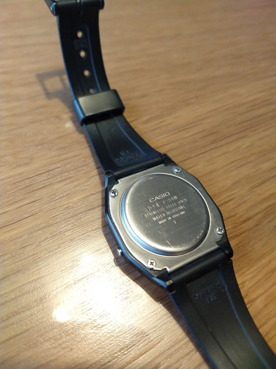 【レビュー】「CASIO F-84W-1 チープカシオ」安くてシンプルな腕時計で実用性も抜群です！ - ガリナリブログ