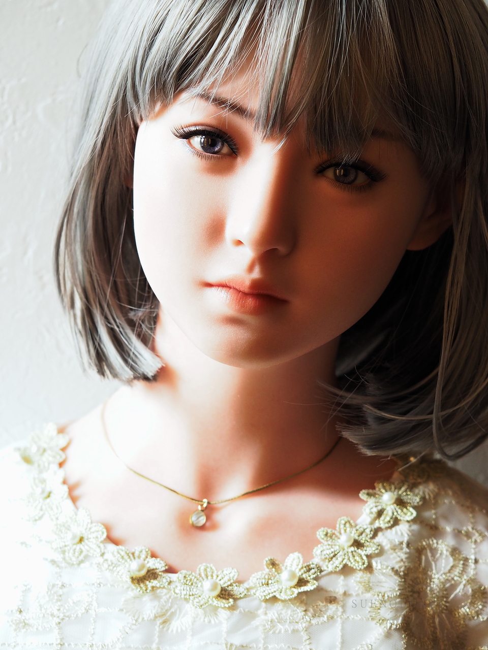 Yui: Darkness in the daytime - The quiet beauty of the doll