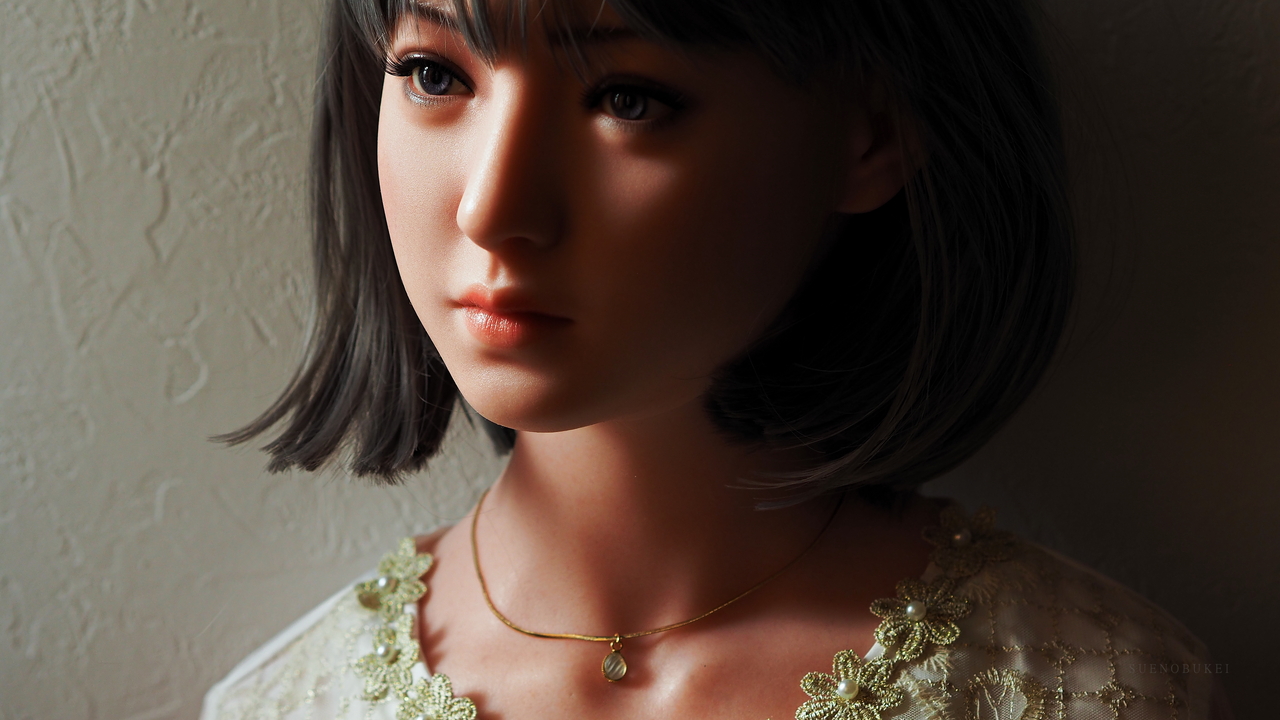 Yui: Darkness in the daytime - The quiet beauty of the doll