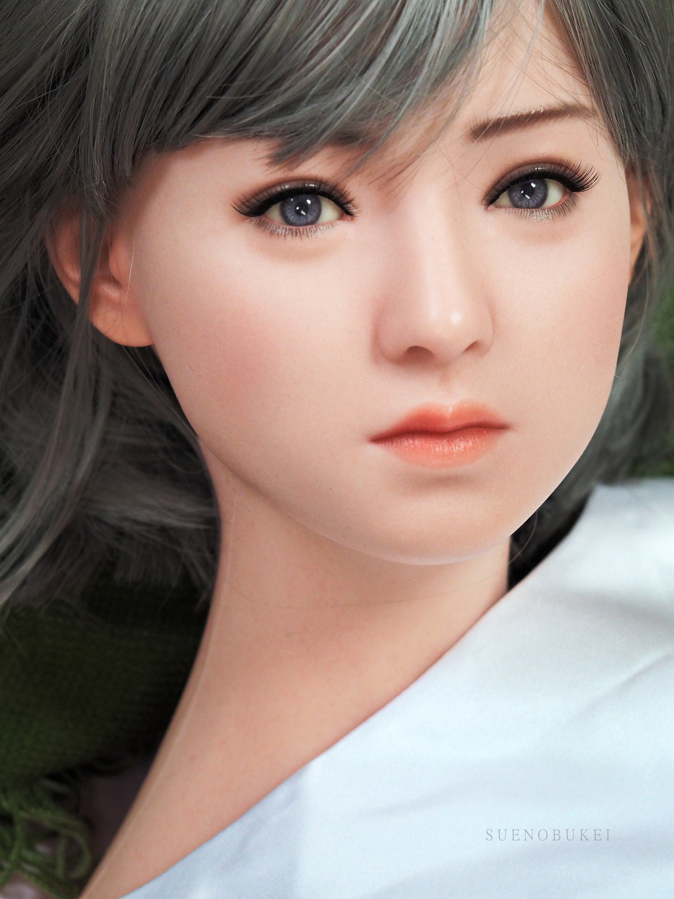 Yui: In a room without the shadow - The quiet beauty of the doll