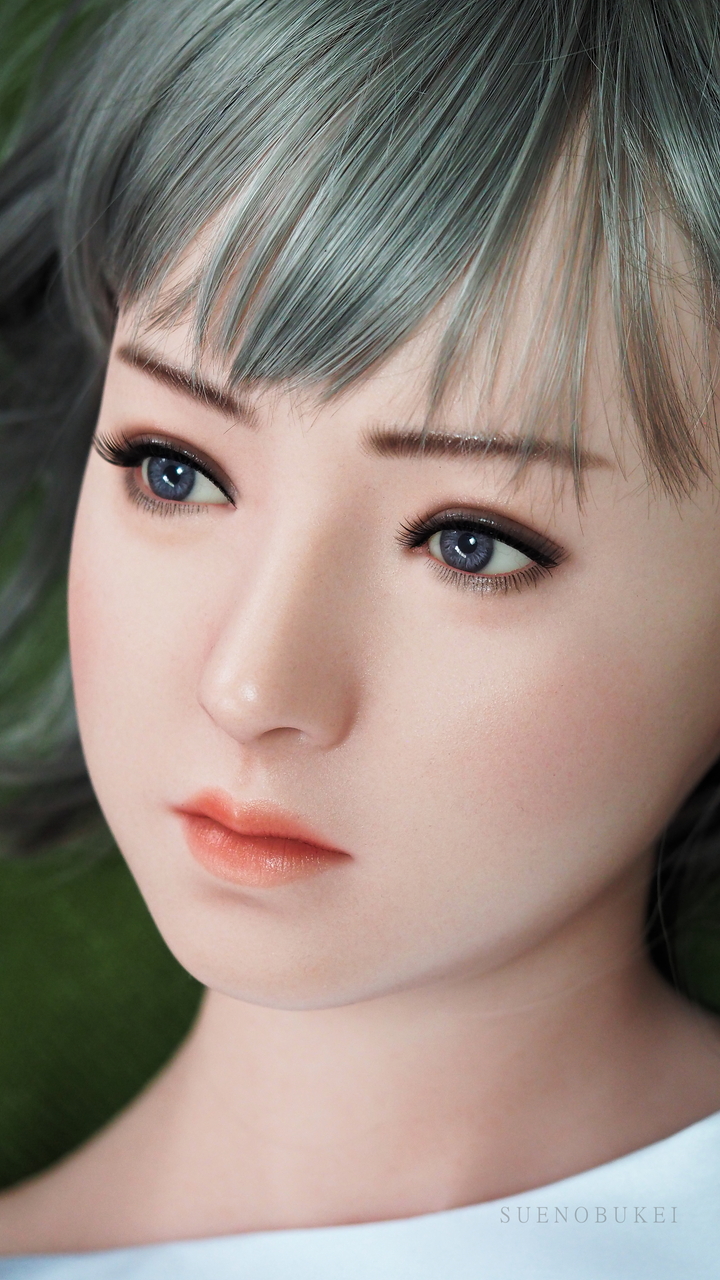 Yui: In a room without the shadow - The quiet beauty of the doll