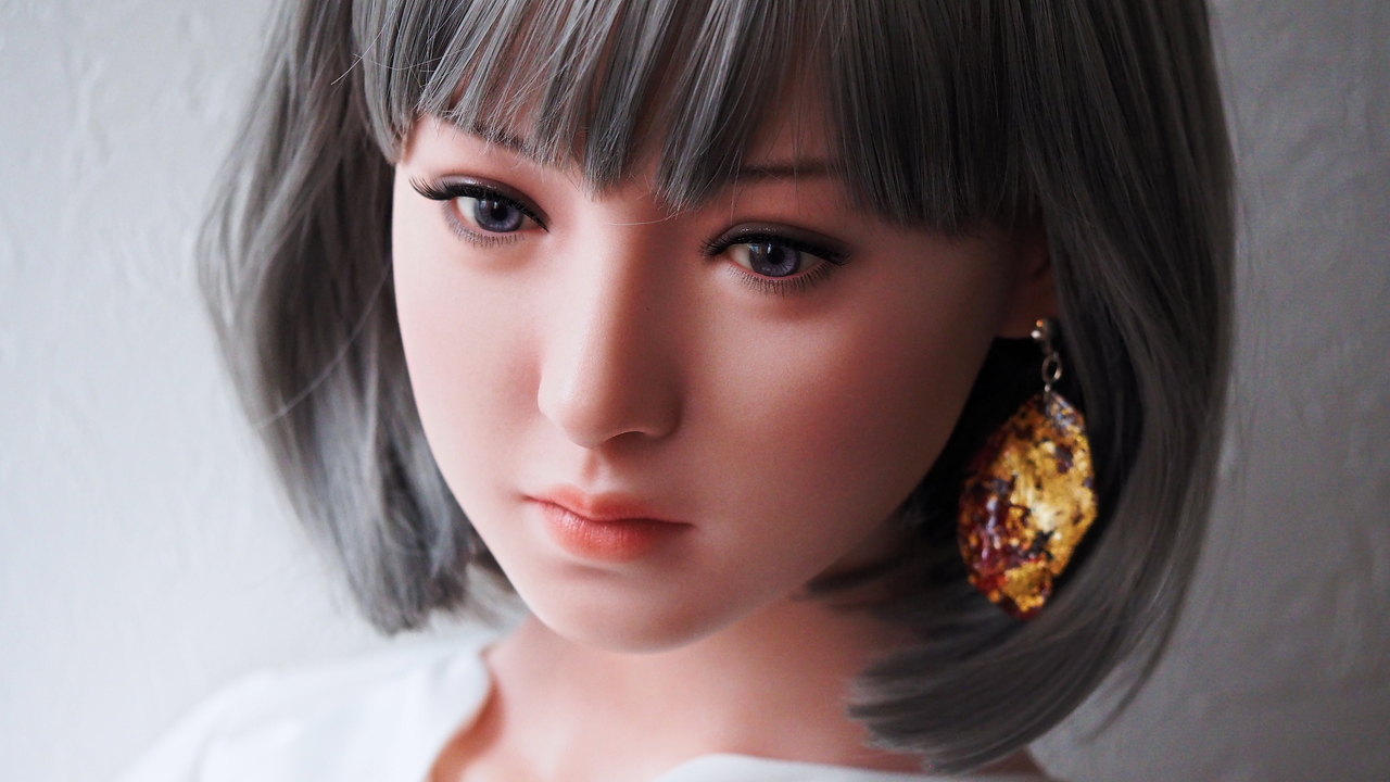 Yui: Small sparkles - The quiet beauty of the doll