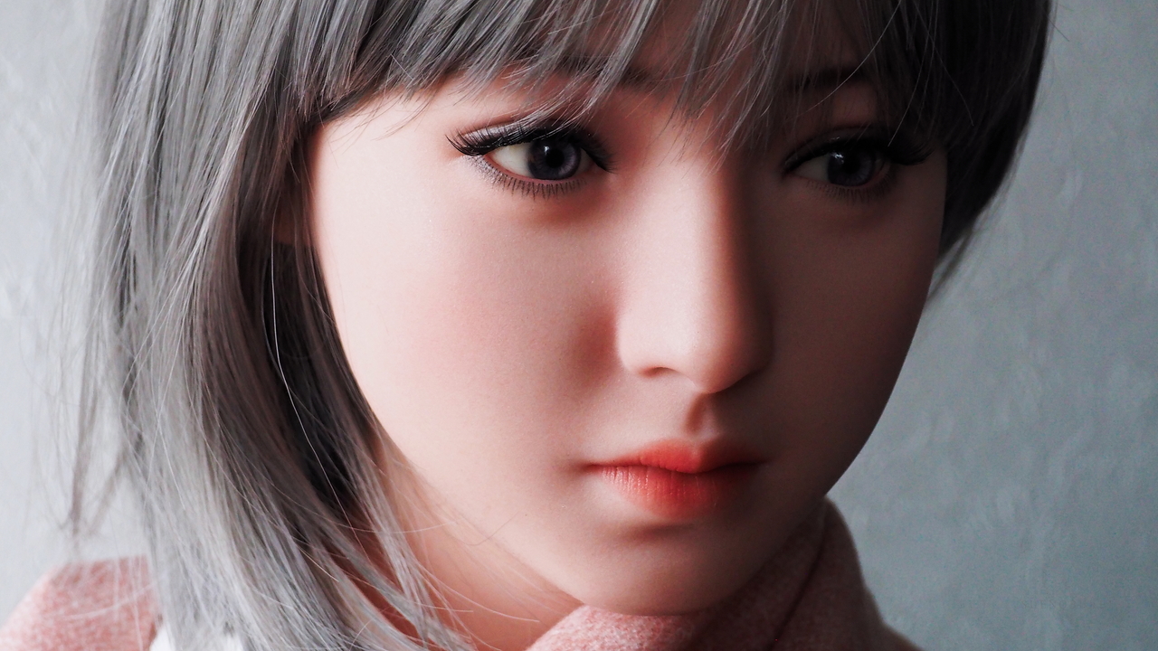 Yui: be dyed in pink - The quiet beauty of the doll