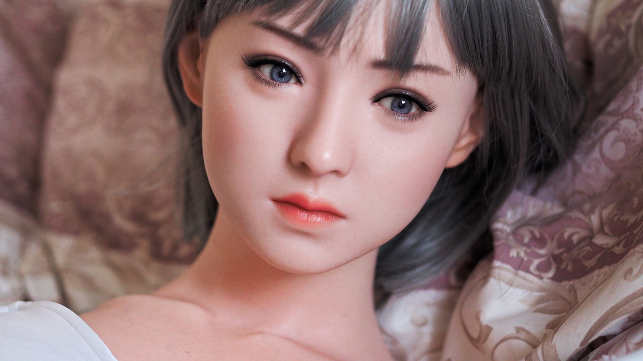 Yui: White bunny - The quiet beauty of the doll