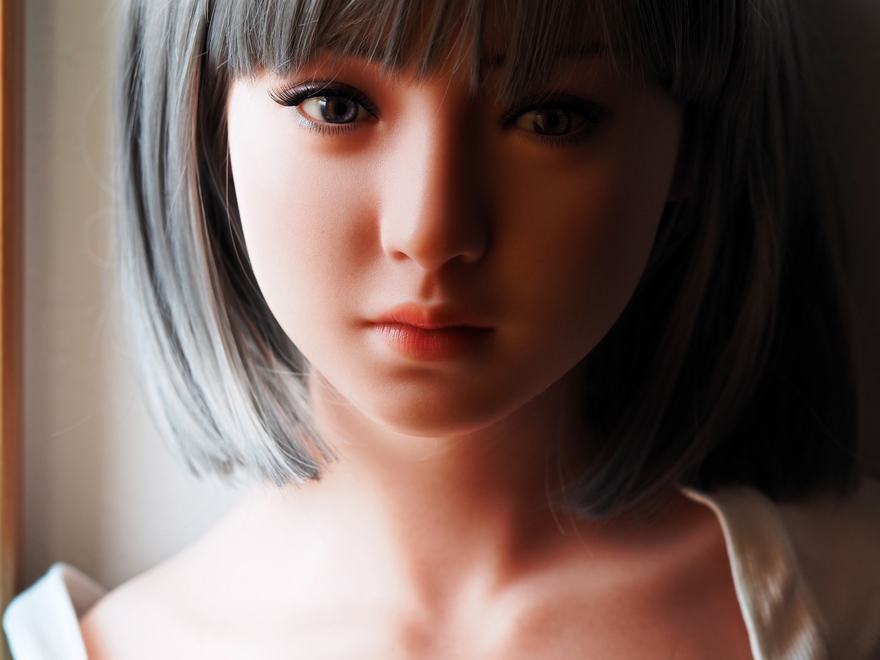 Yui: Blue blank - The quiet beauty of the doll