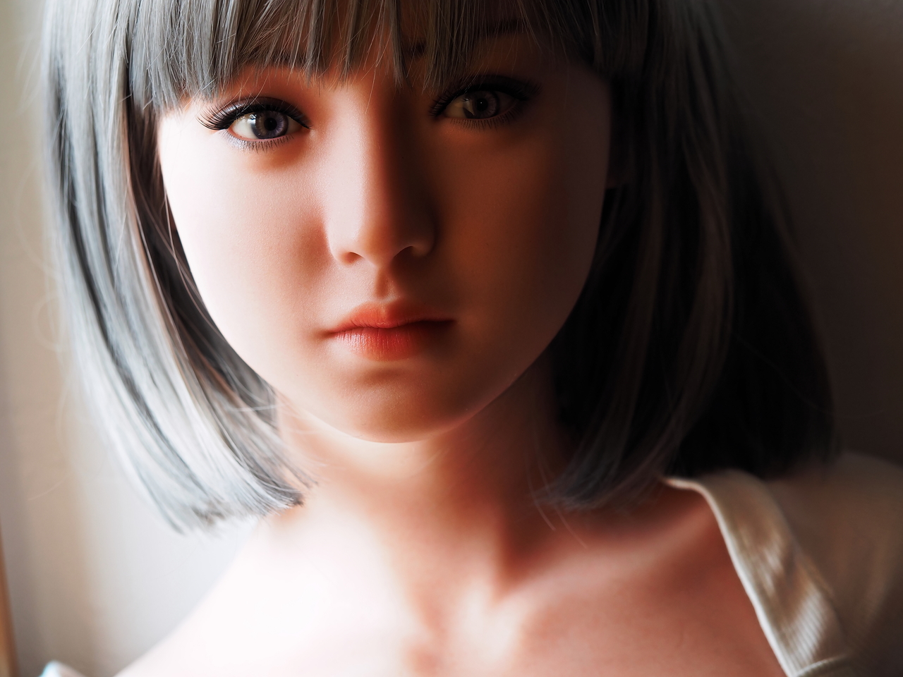 Yui: Blue blank - The quiet beauty of the doll
