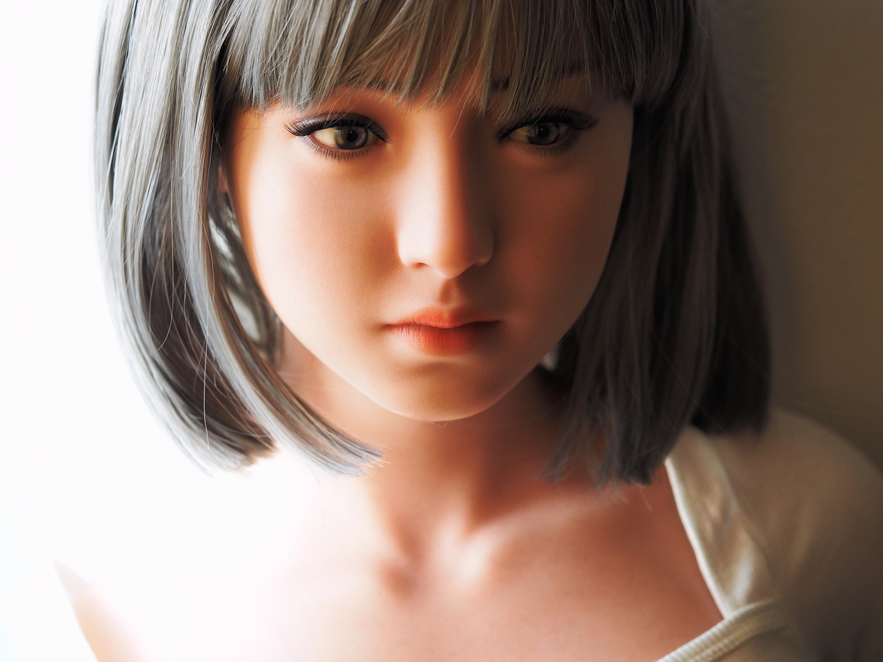 Yui: Blue blank - The quiet beauty of the doll
