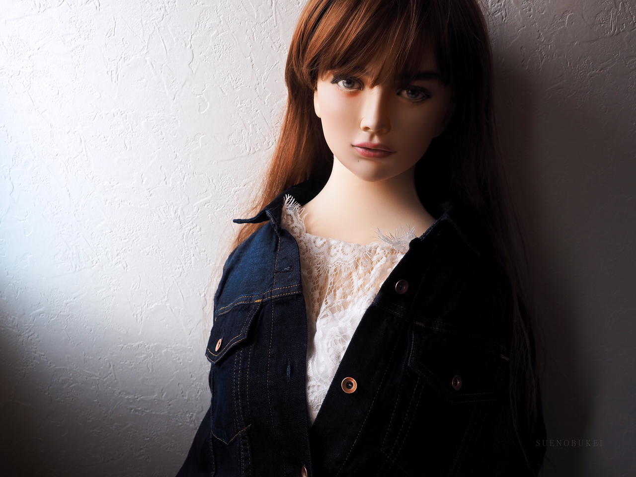 Tay: Blue denim and white lace - The quiet beauty of the doll