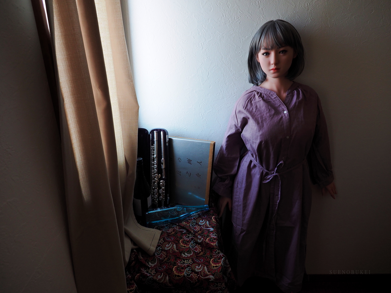 Yui: In violet - The quiet beauty of the doll