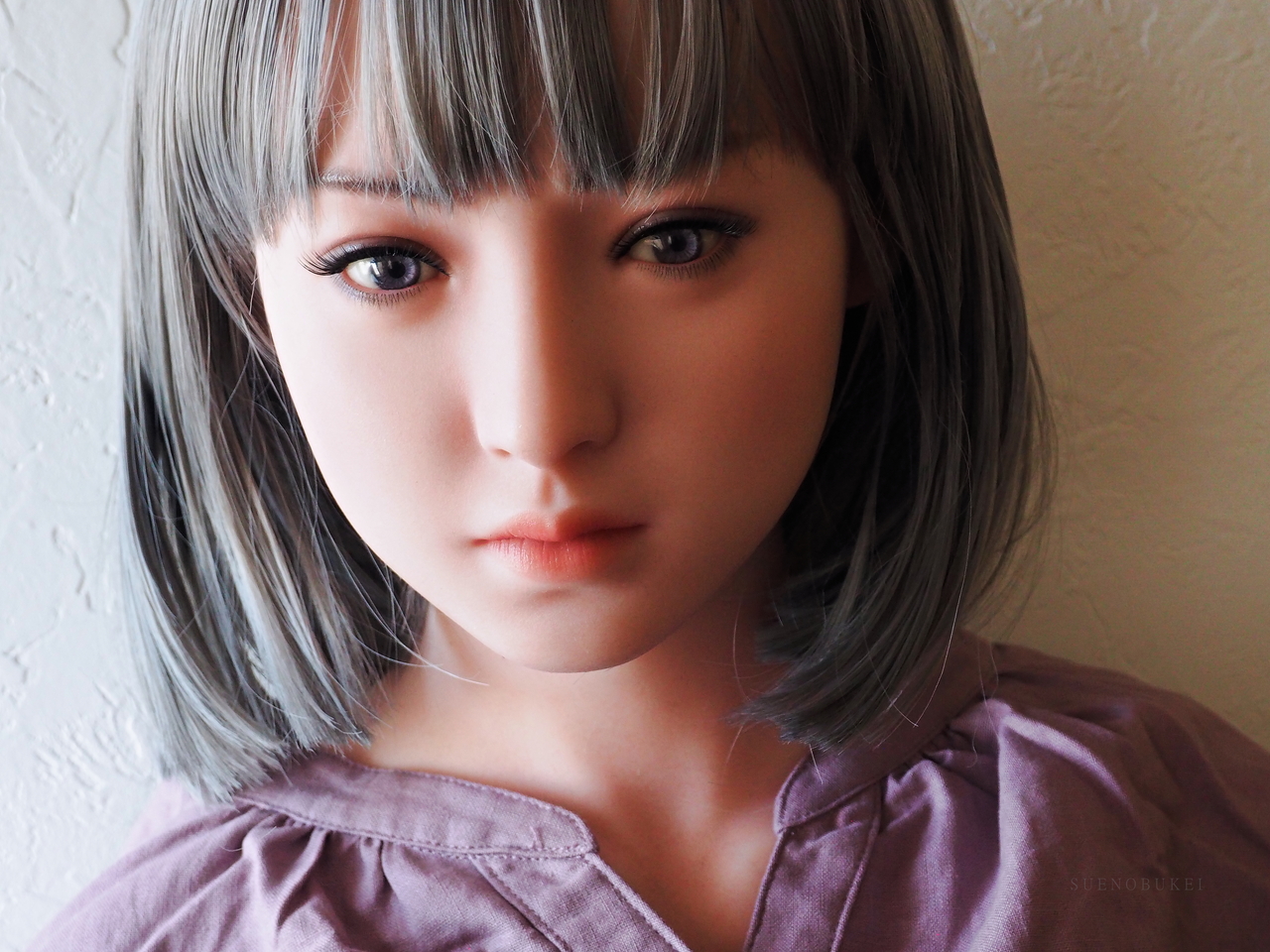 Yui: In violet - The quiet beauty of the doll