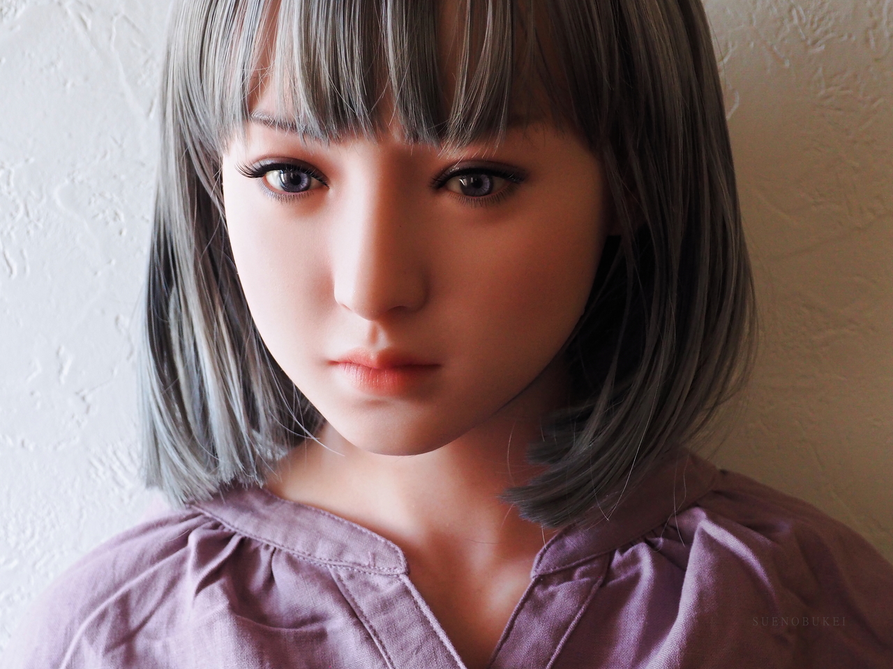 Yui: In violet - The quiet beauty of the doll