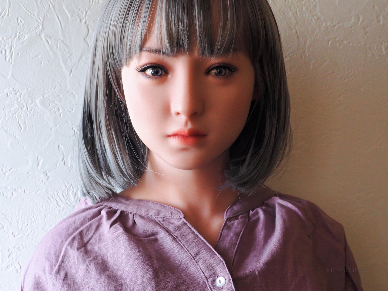 Yui: In violet - The quiet beauty of the doll