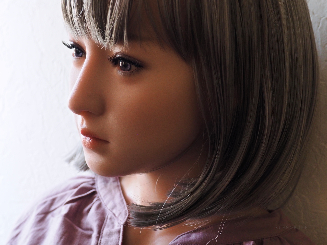 Yui: In violet - The quiet beauty of the doll