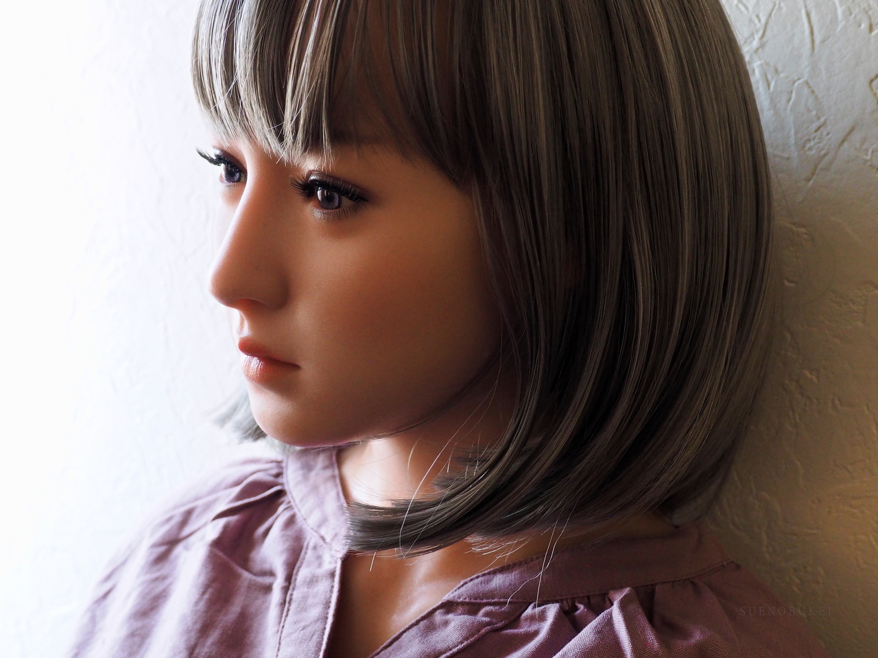Yui: In violet - The quiet beauty of the doll