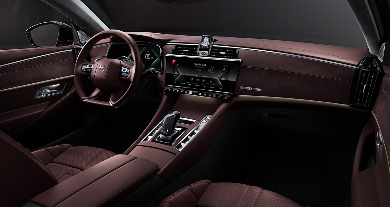 ブランドの個性がギンギンに伝わる高級サルーン「DS 9 ピュアテック オペラ」 - BRUDER