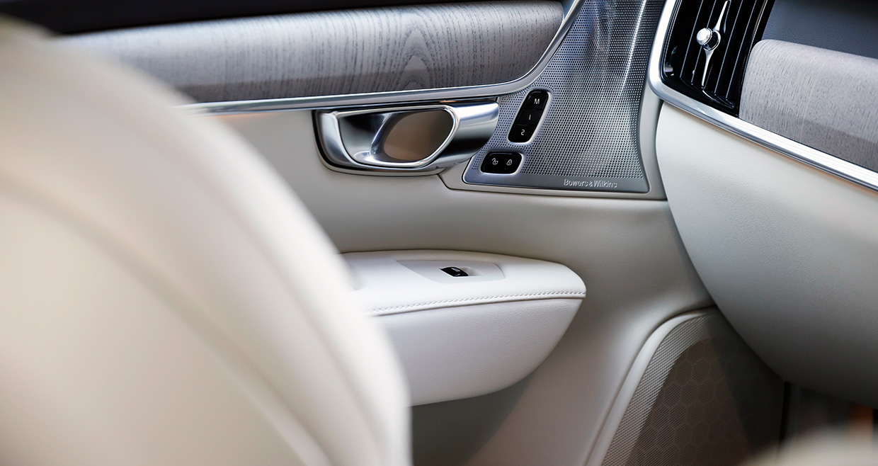 何ものにもかえがたい個性 ボルボ「S90」の持ち味とは - BRUDER