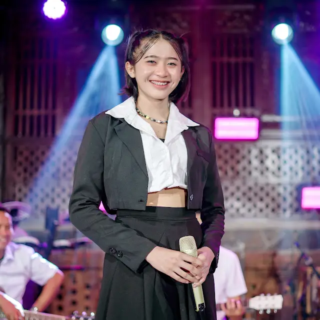 Setangkai Anggrek Bulan; これも1970年代から - 世界の果てでダンドゥット