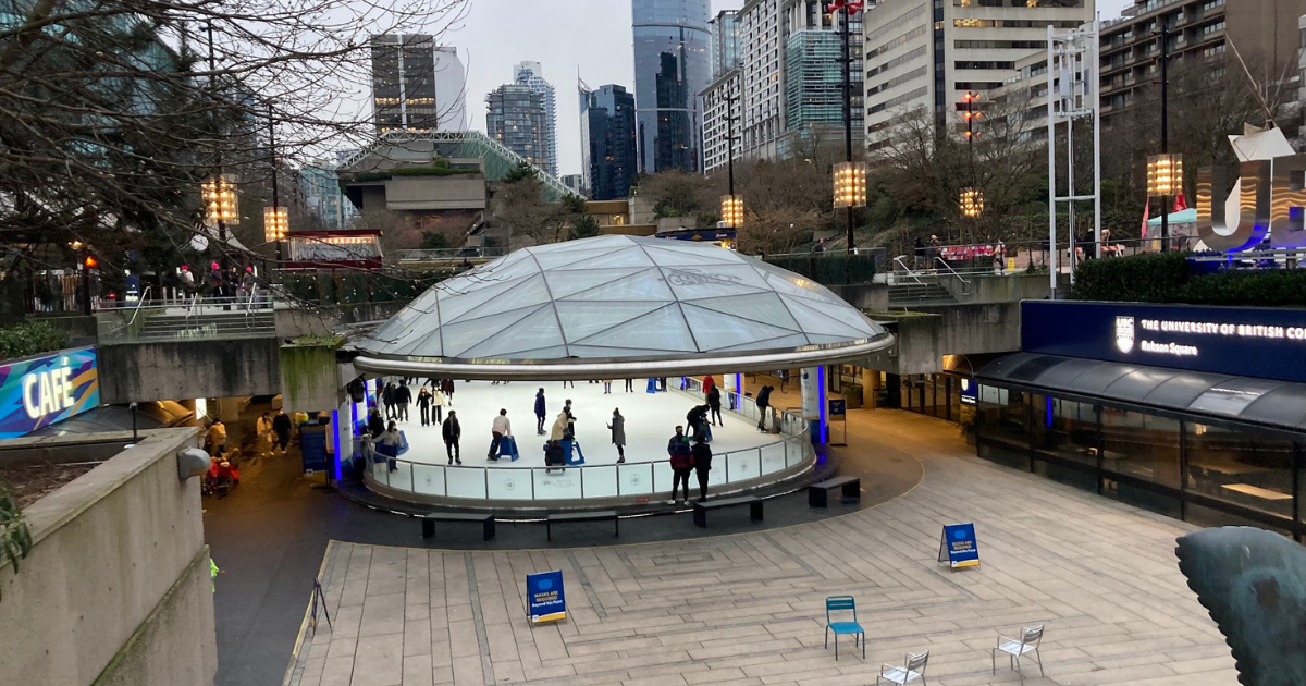 【バンクーバー】お手頃価格でアイススケートが楽しめる「Robson Square Ice Rink」 - バンクーバー留学ライフ