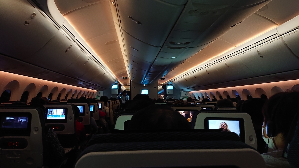 人が少なくて快適な後方席。NH886(クアラルンプール→羽田)エコノミークラス搭乗記 - 世界は広いが、遠くない！