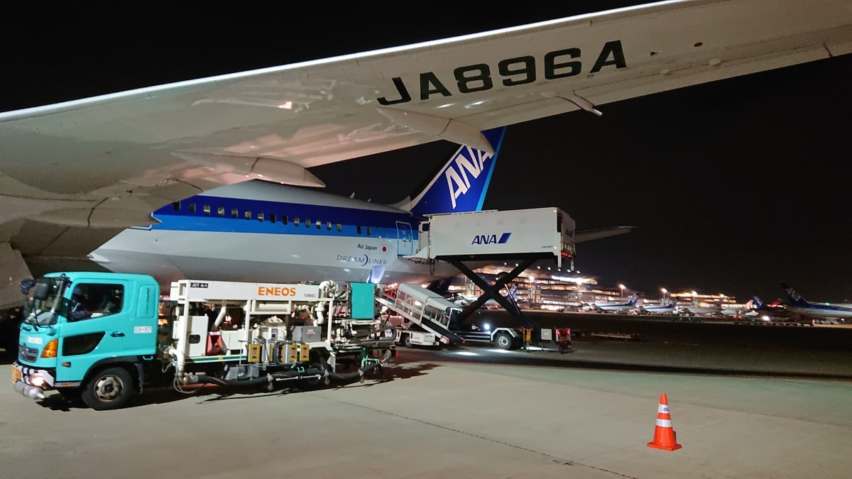 人が少なくて快適な後方席。NH886(クアラルンプール→羽田)エコノミークラス搭乗記 - 世界は広いが、遠くない！