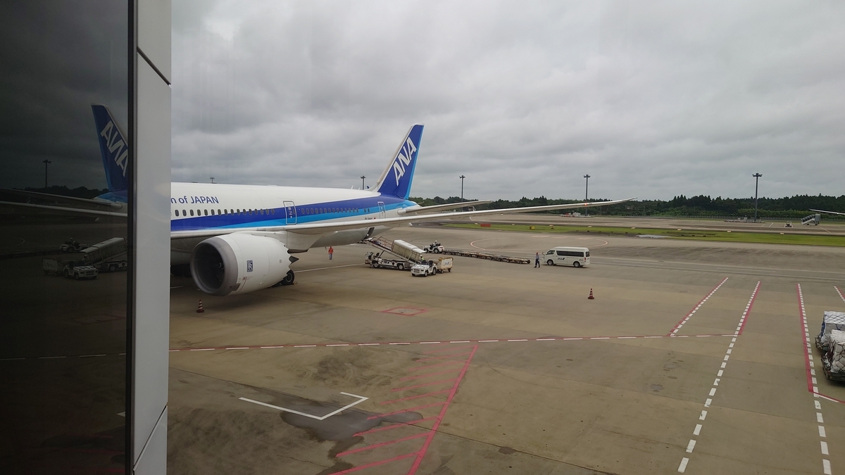 個室感がすごい座席で帰国 NH806(バンコク→成田)ビジネスクラス搭乗記 - 世界は広いが、遠くない！