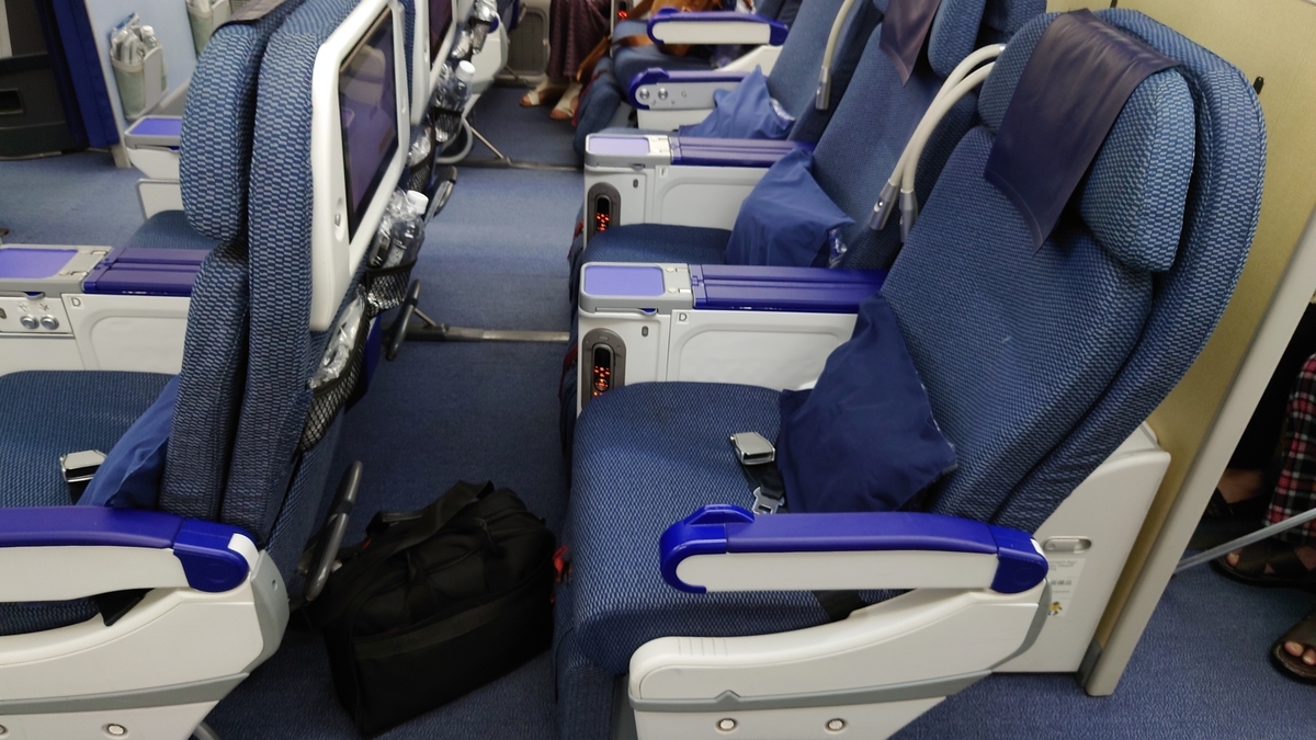 久々の搭乗口アップグレード NH892便(ホーチミンシティ→羽田)プレミアムエコノミー搭乗記 - 世界は広いが、遠くない！