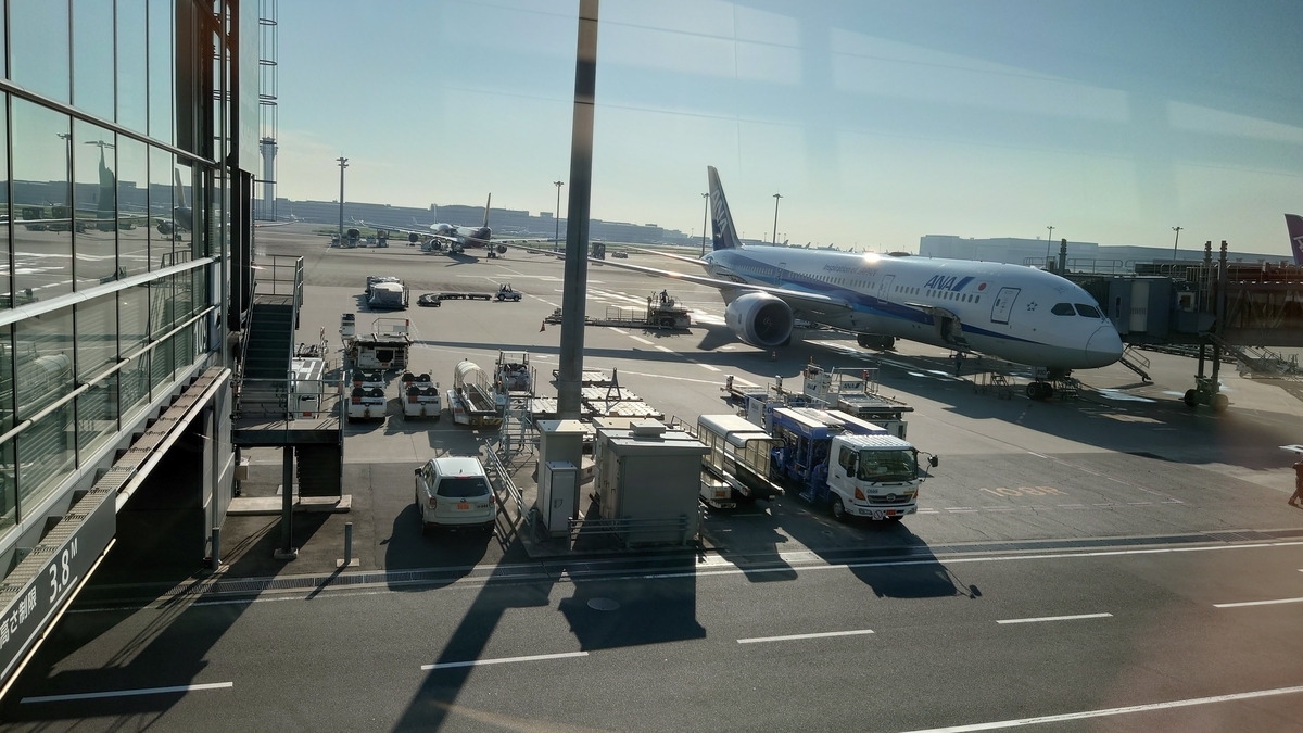 久々の搭乗口アップグレード NH892便(ホーチミンシティ→羽田)プレミアムエコノミー搭乗記 - 世界は広いが、遠くない！