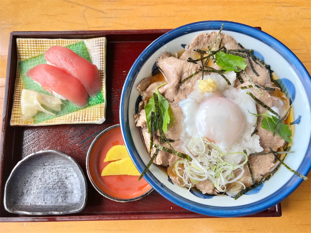 『ドライブインろばた』③「冷し牛肉そば+寿司2貫」岩手県盛岡市繋 - 主にラーメン日記 by harusakikai@はてな