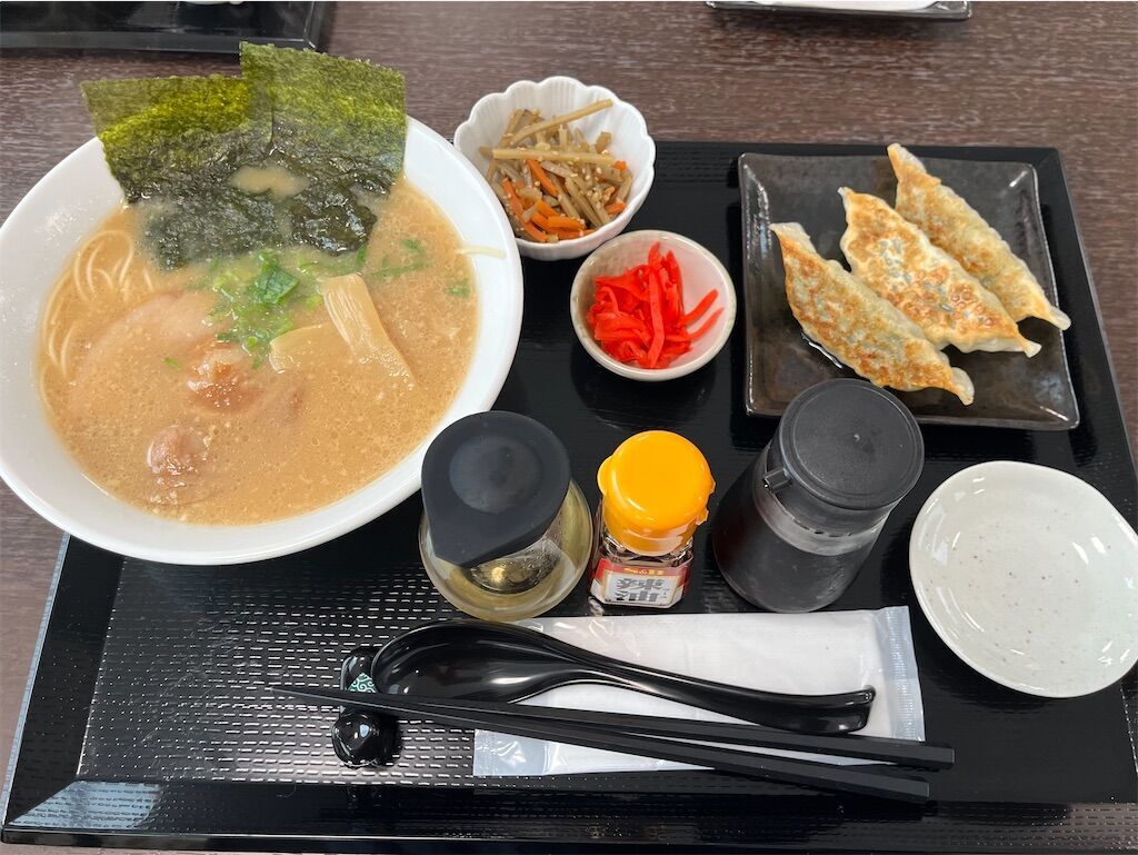 『CAFE MOCA(カフェ モカ)』「ラーメンぎょうざセット+唐揚げ+ライス/チーズinハンバーグ」岩手県盛岡市渋民 - 主にラーメン日記 by harusakikai@はてな
