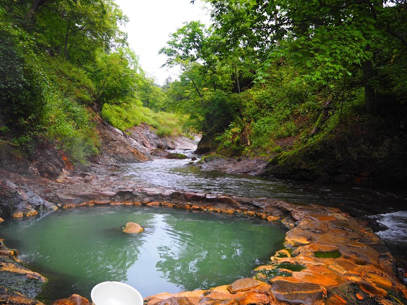 然別峡野営場の「鹿の湯」は渓流にたたずむ混浴露天風呂！キャンプせず日帰り入浴も可能【北海道十勝】 - はしも温泉ログ