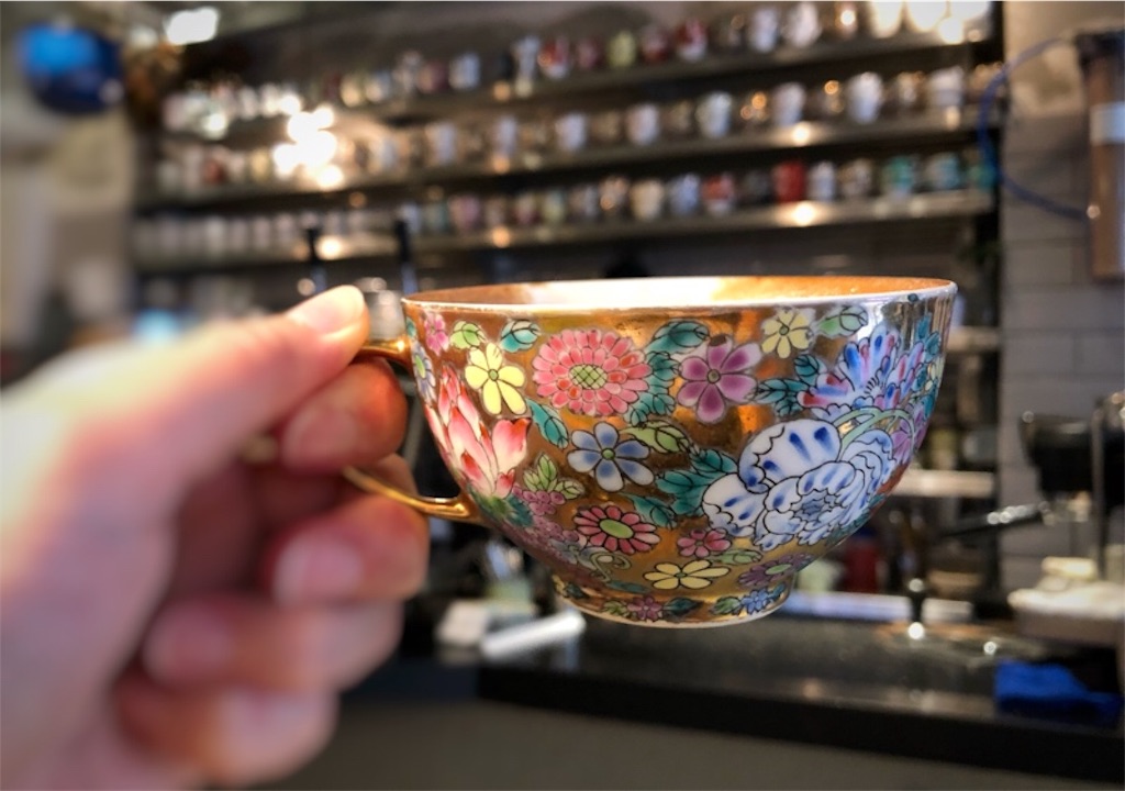 【香港・上環】halfway coffee｜チャイナカップでコーヒーをいただける香港のお洒落カフェ - ヒカルホタル