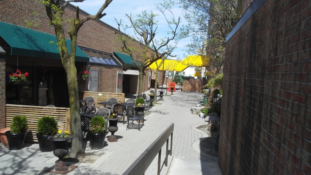 【J-Town】トロントのジャパンタウンでカツカレーを食べる - 光のカナダ留学blog