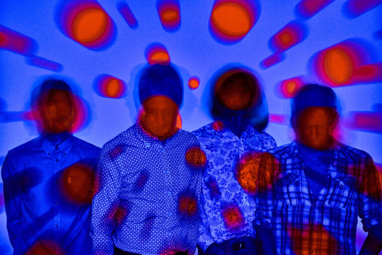 Robert Hampson率いるLoopの32年振りとなる新作！ - ディスカホリックによる音楽夜話