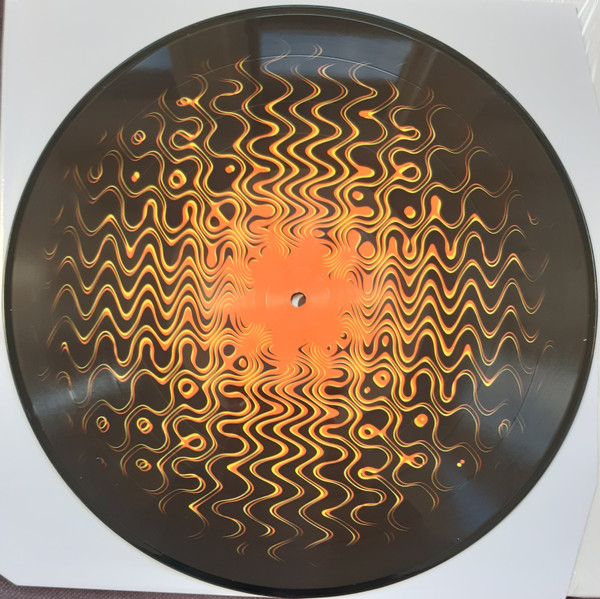 Randall Nieman率いるFüxaの22年作 “Covered In Stars” は、Sonic Boomに対するオマージュを表した ...