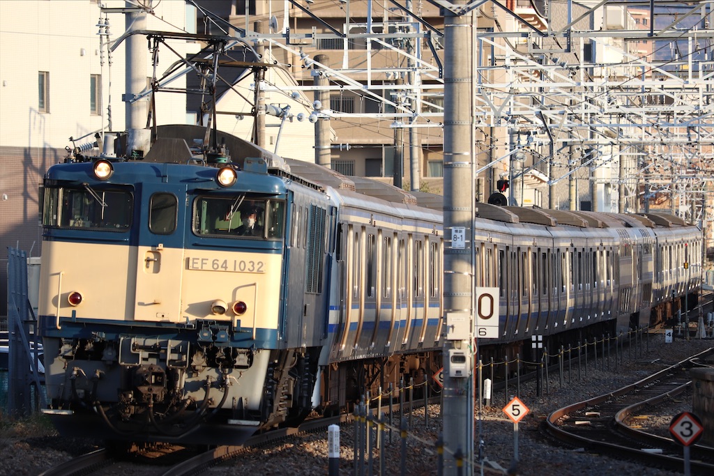 E217系Y-43編成 NN入場配給(廃車回送)in北松本 - 特急上高地回遊81号