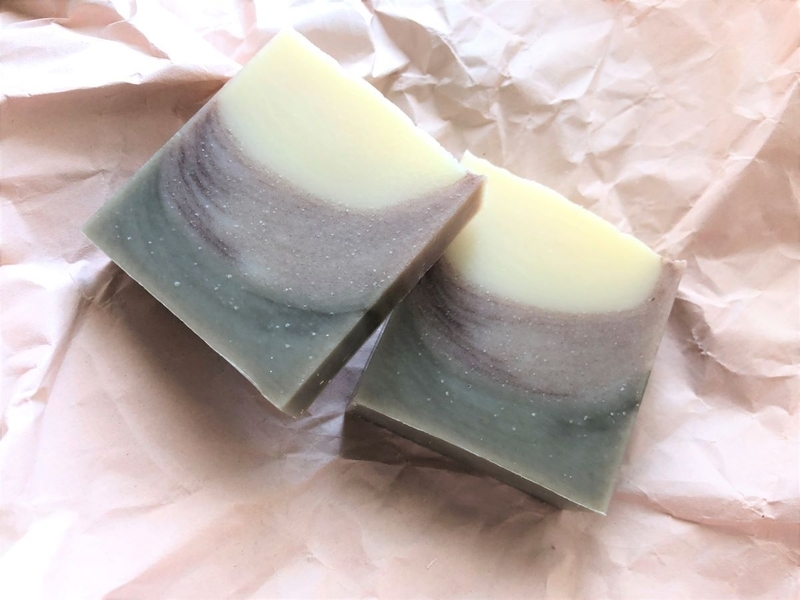 竹炭と柿渋のレイヤー石けん(Bramble Berry® Lots of Lather Quick Mix使用) - 手作り石けんのブログ