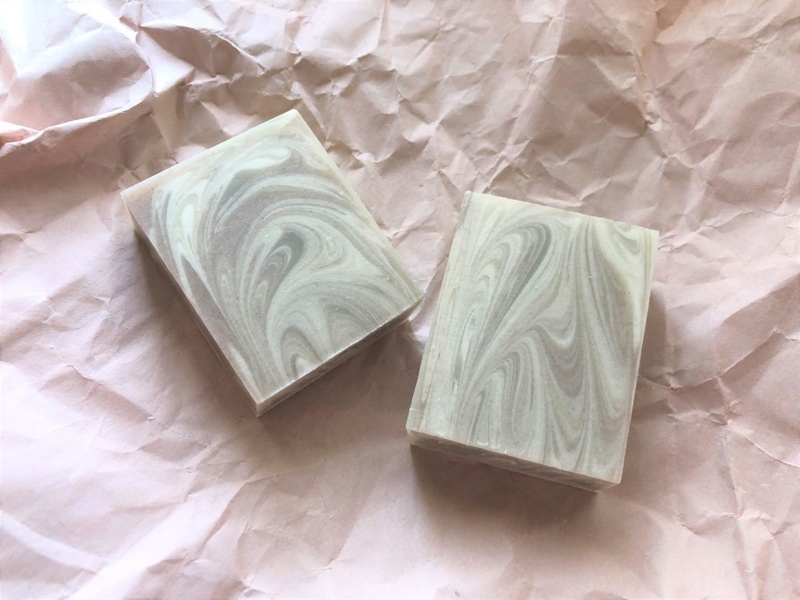 ベージュカラーのスワール石けん(Bramble Berry® Lots of Lather Quick Mix使用) - 手作り石けんのブログ