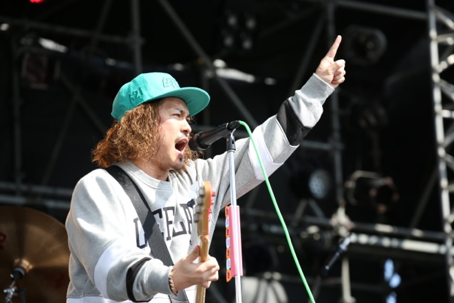 WANIMA(ワニマ) KENTAのプロフィールは？使用ベース、アンプ、エフェクターも紹介 - 機材情報.com