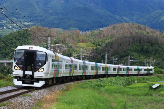 E257系M-107編成出場試運転 - ガタゴト日誌