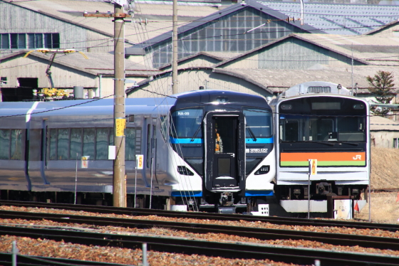 E257系2000番台NA09編成試験走行 - ガタゴト日誌