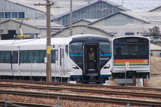 E257系2000番台NA09編成試験走行 - ガタゴト日誌