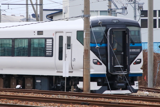 E257系2000番台NA09編成試験走行 - ガタゴト日誌