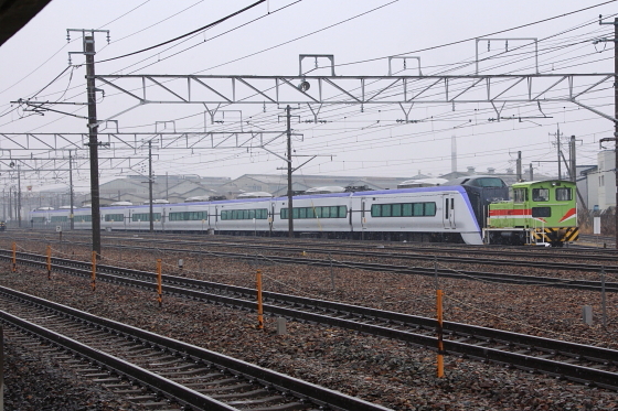 E353系S101編成入場・S201編成工場内移動 - ガタゴト日誌