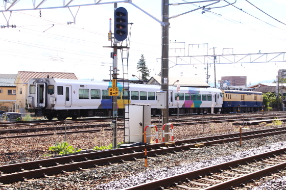 E257系M116編成＋M205編成入場 - ガタゴト日誌