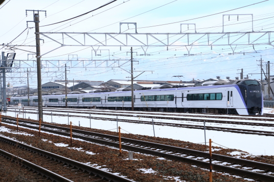 E353系S106編成出場 - ガタゴト日誌