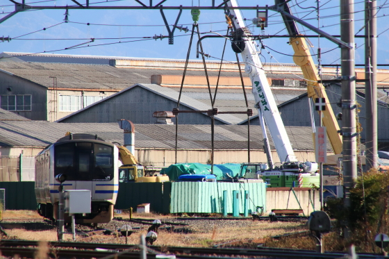 ED60 1が緑の保護シートに覆われ長総から新天地へ - ガタゴト日誌