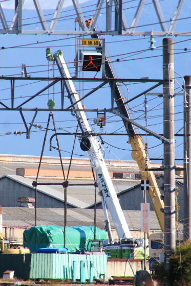 ED60 1が緑の保護シートに覆われ長総から新天地へ - ガタゴト日誌