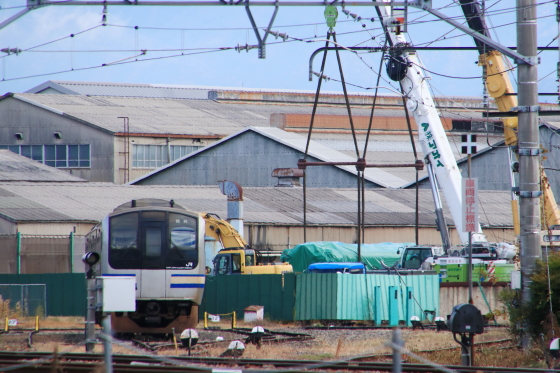 ED60 1が緑の保護シートに覆われ長総から新天地へ - ガタゴト日誌