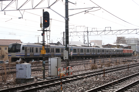 E217系Y-131編成がｸﾓﾔ143 52に引かれて工場へ - ガタゴト日誌